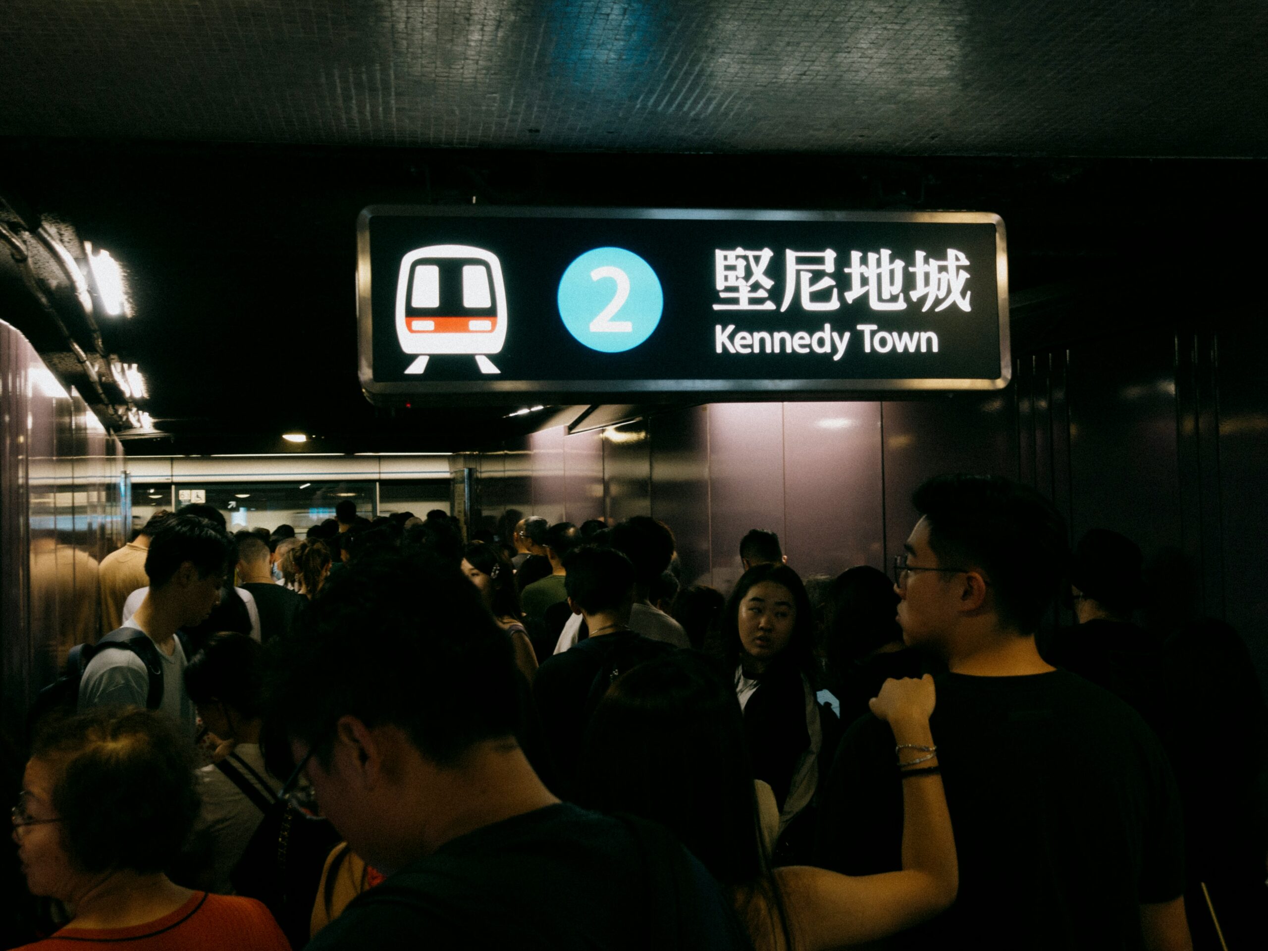 Why WhatsApp Web and Telegram Chinese Are Popular in Hong Kong - Octet News